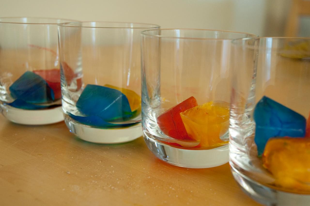 how to color ice cubes